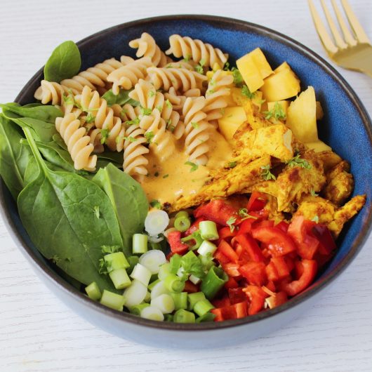 Pastasalat ala chicken curry - Sund på budget