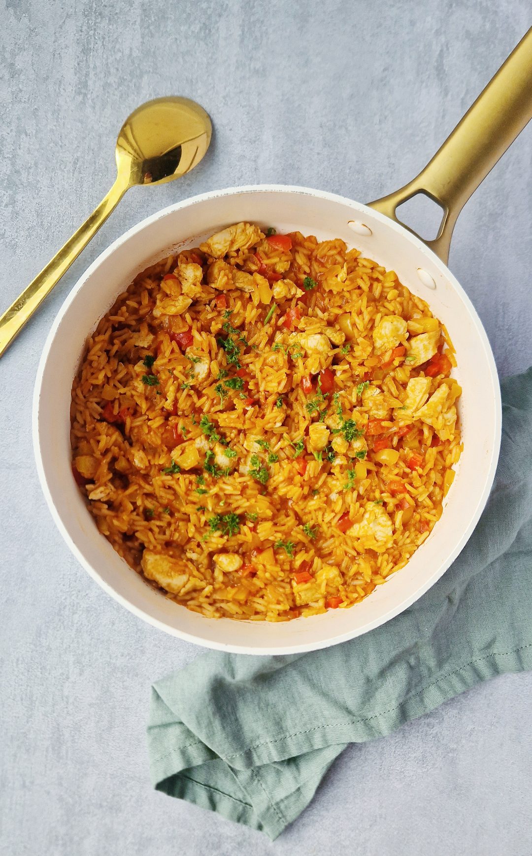 Rød risret med kylling og peberfrugt - Sund på budget